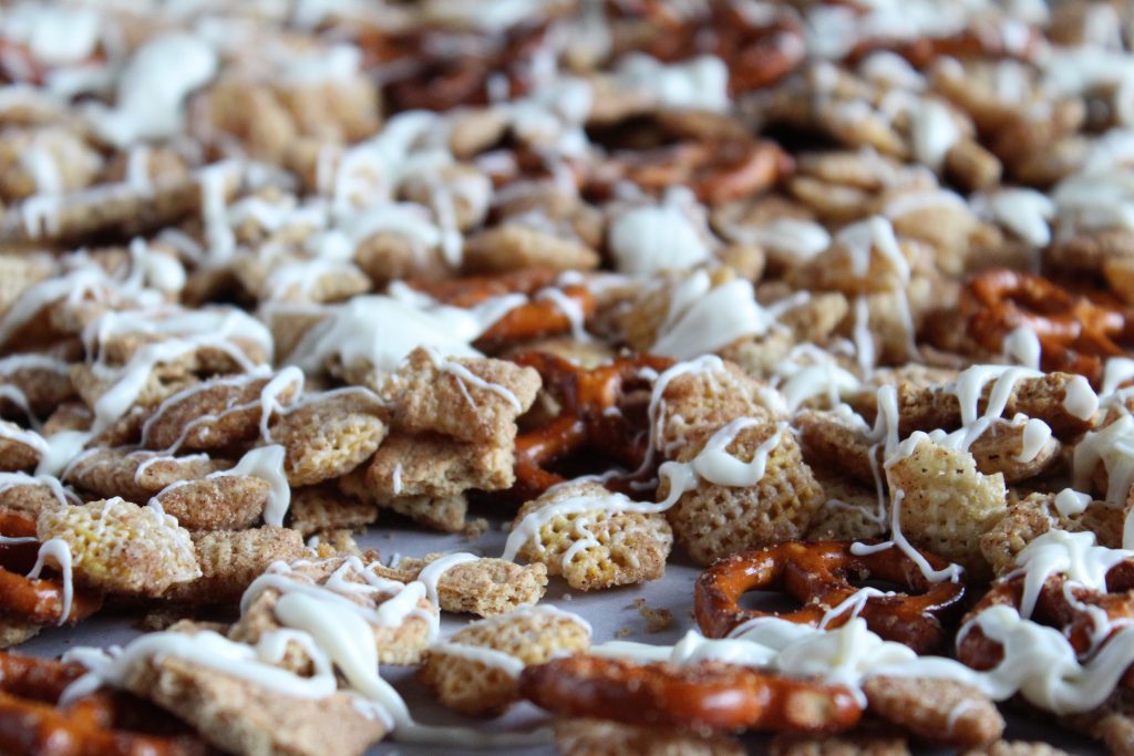 Cinnamon White Chocolate Snack Mix - Ways to my Heart