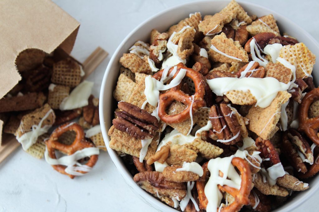 Cinnamon White Chocolate Snack Mix - Ways to my Heart